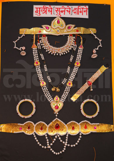 PHOTOS: happy makar sankranti 2018 art of hand made halwyache dagine in ...